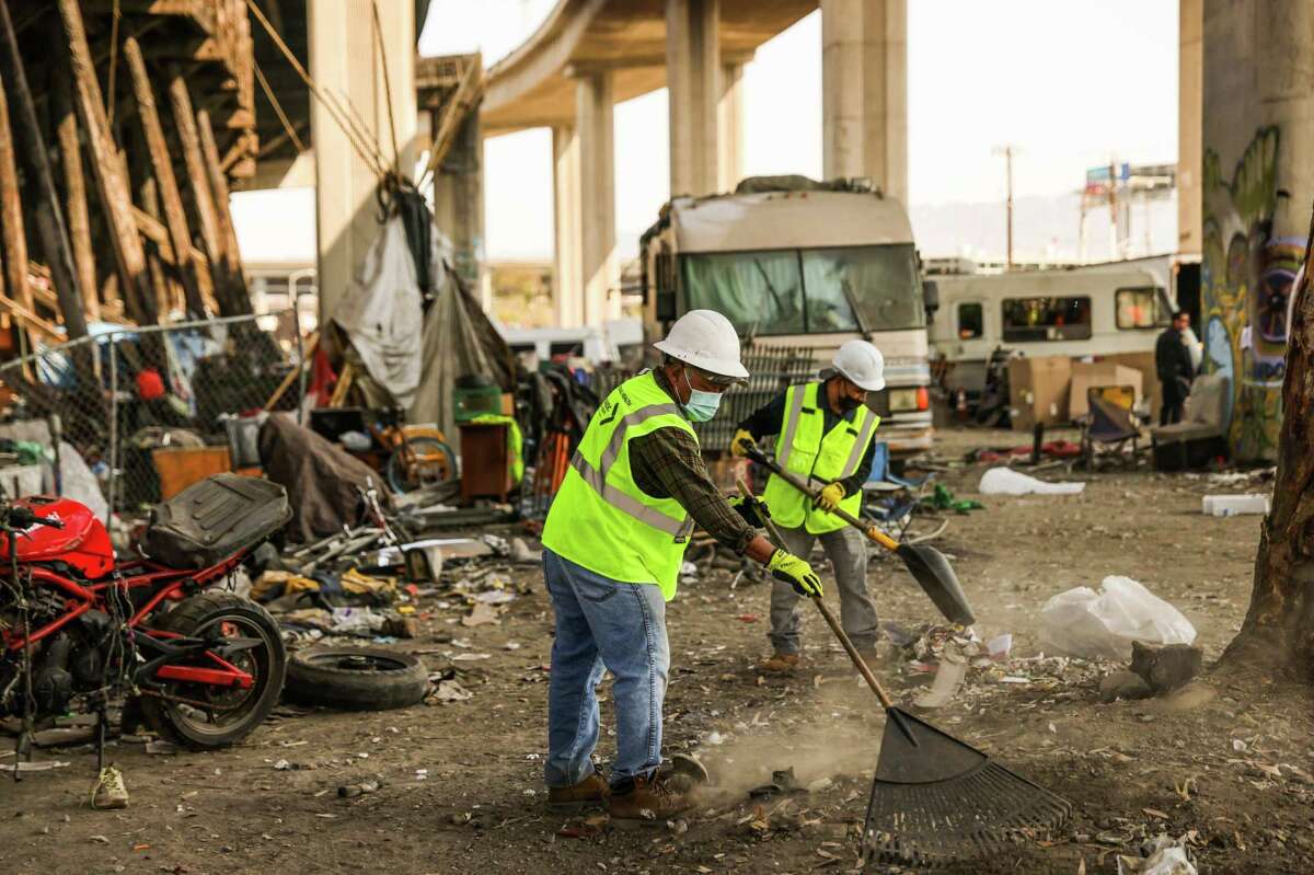 Mayor weighs charging other towns if homeless people move to Oakland