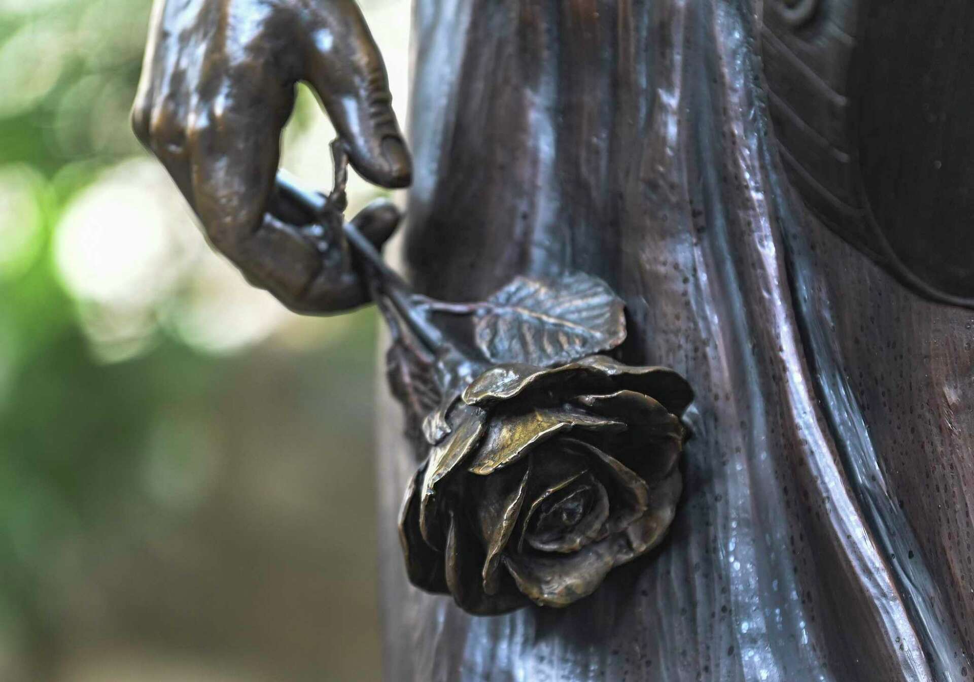 Alamo unveils first statues of African American figures of the Texas ...