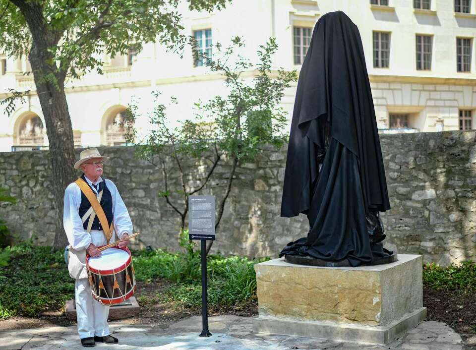 Alamo unveils first statues of African American figures of the Texas ...