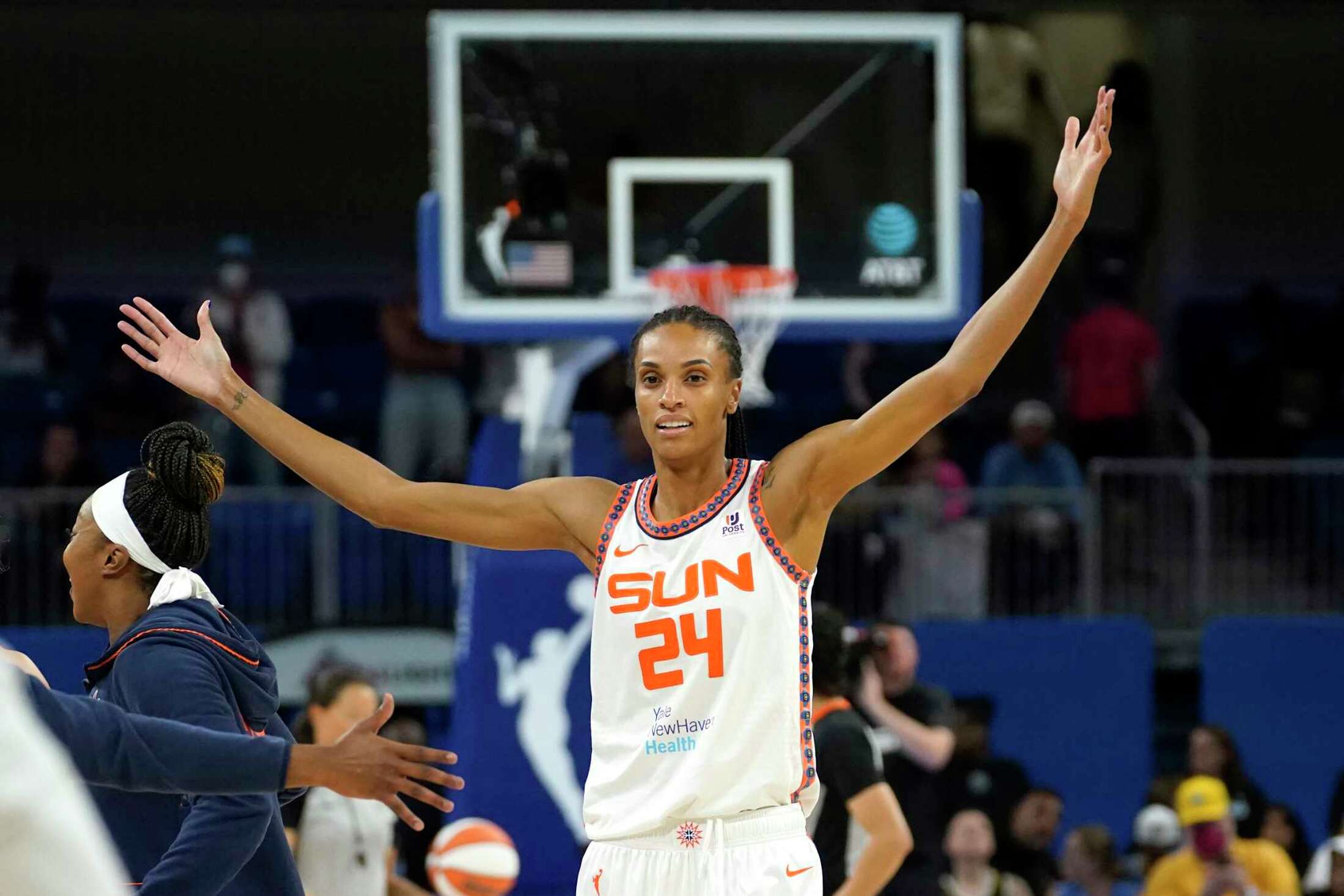 DeWanna Bonner, Connecticut Sun stun Las Vegas Aces in WNBA game