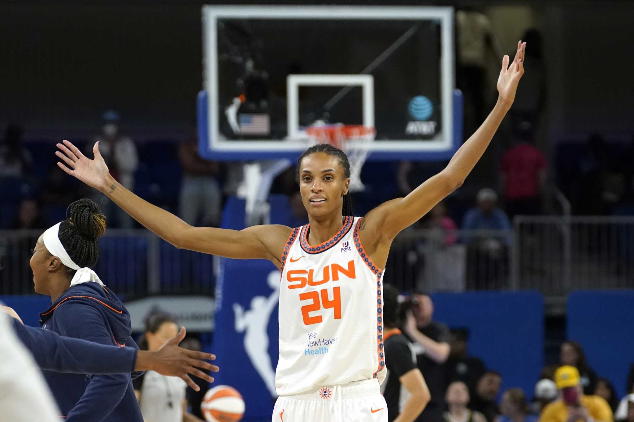 Connecticut Sun advance to WNBA Finals with win over Chicago