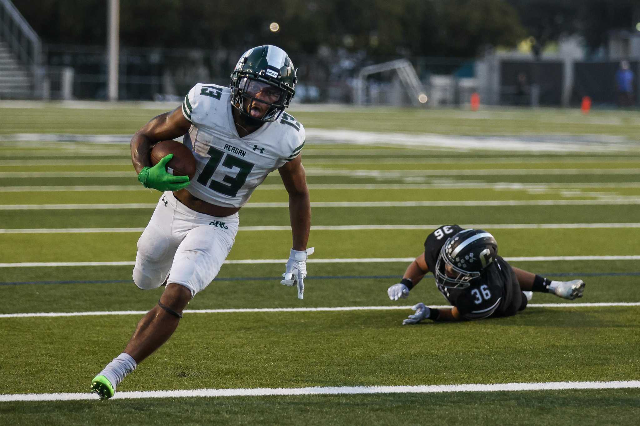 High school football: Reagan 35, Clark 10