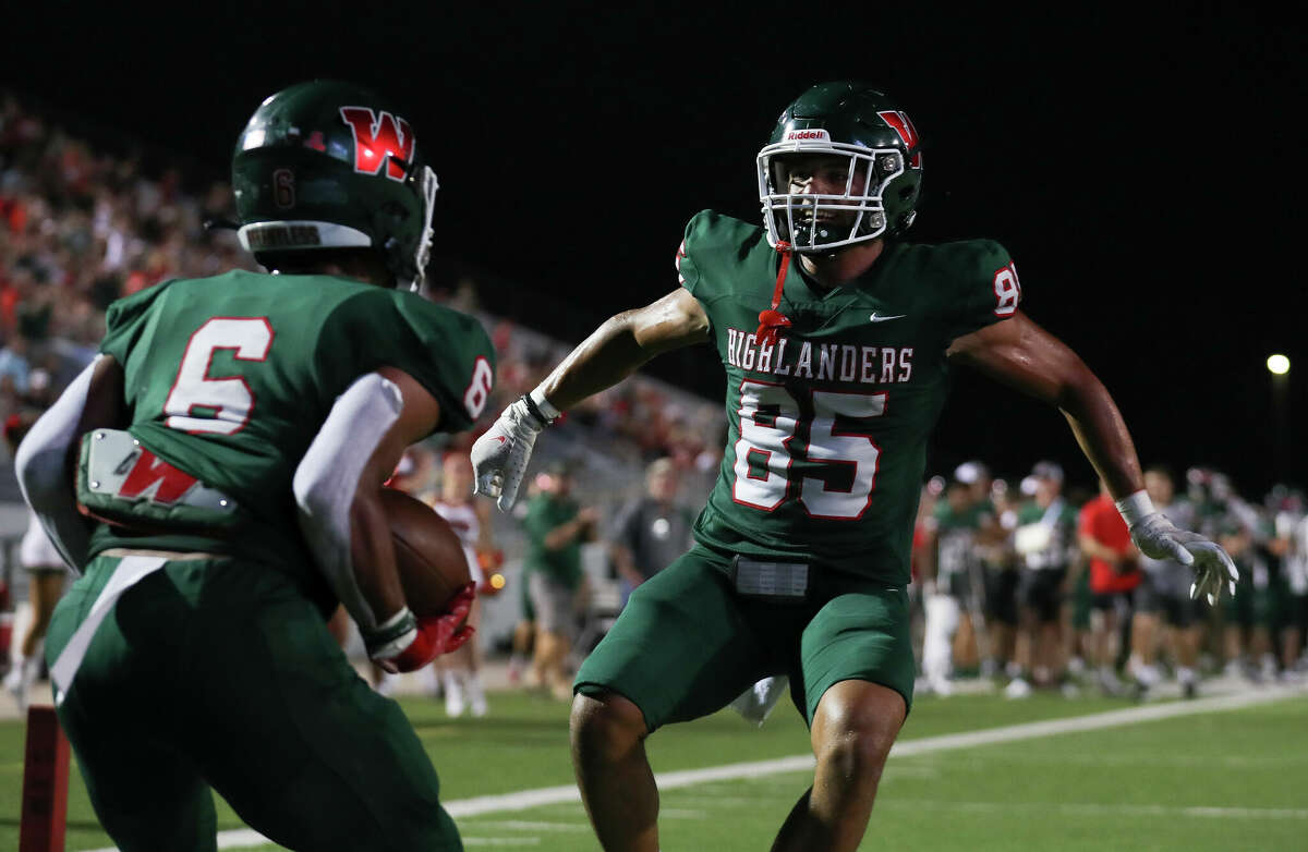 The Woodlands Highlanders defeat Oak Ridge War Eagles