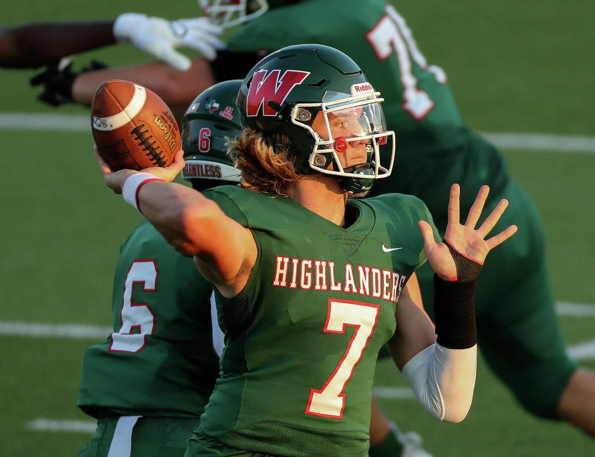 The Woodlands Highlanders defeat Oak Ridge War Eagles
