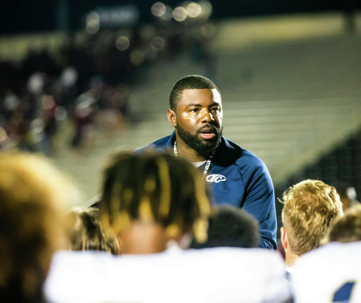 Klein Collins Tigers hold off Summer Creek Bulldogs