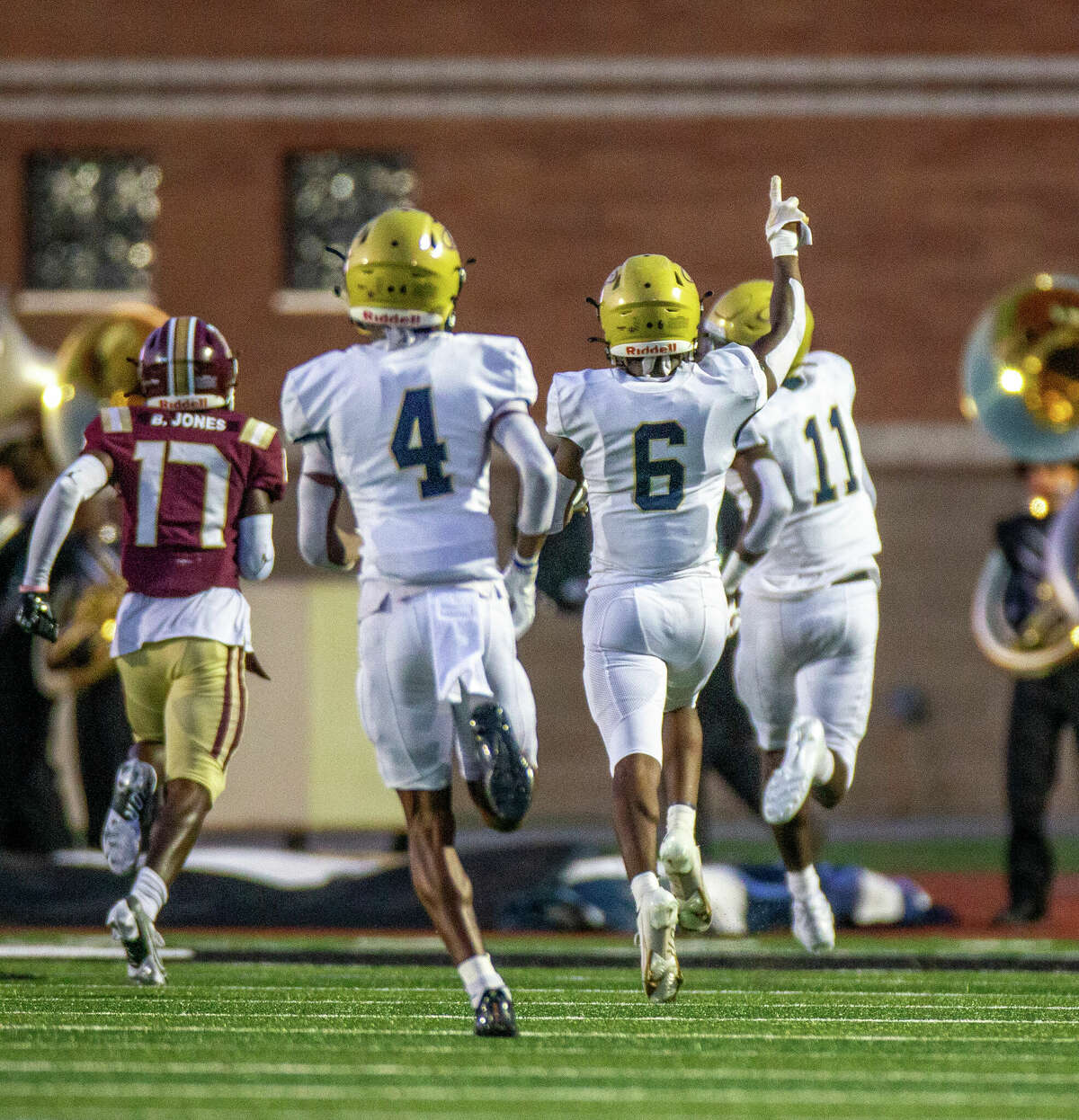 Klein Collins Tigers hold off Summer Creek Bulldogs