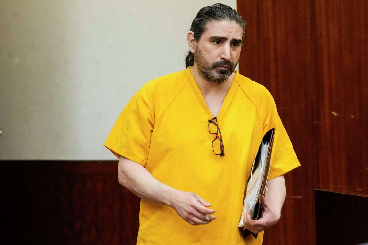 Man accused of killing Harris County deputy considers representing self