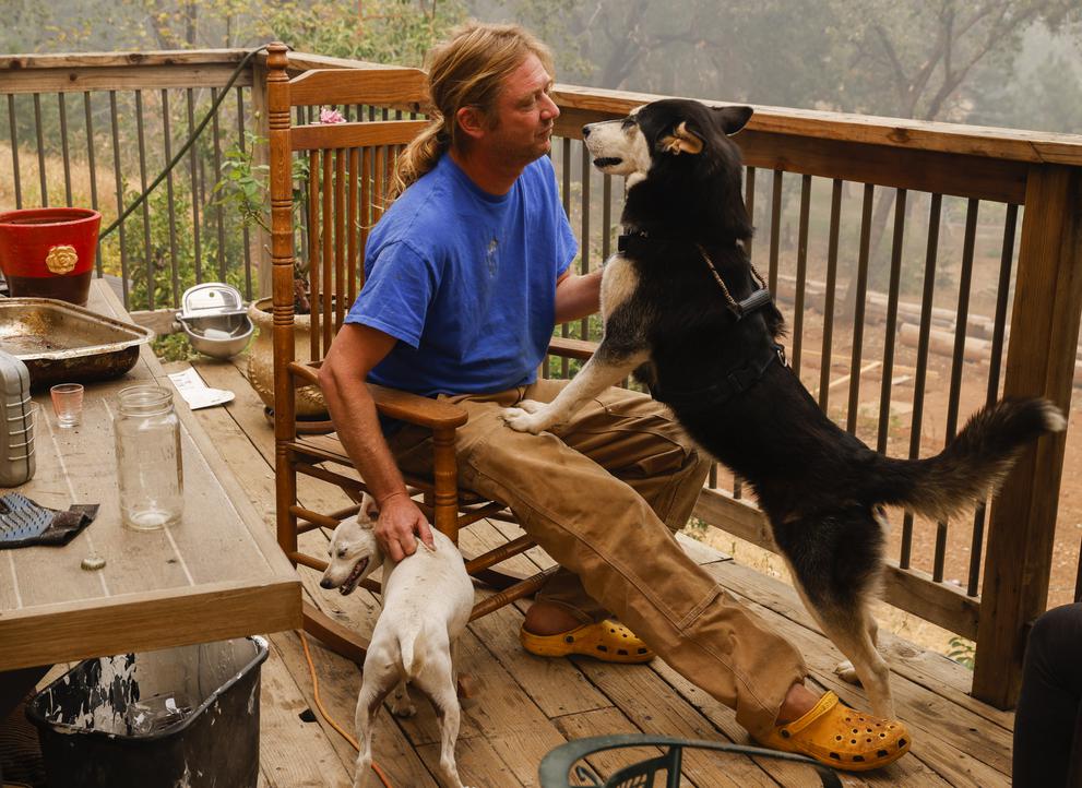 Mosquito Fire explodes to nearly 30,000 acres as residents flee from homes