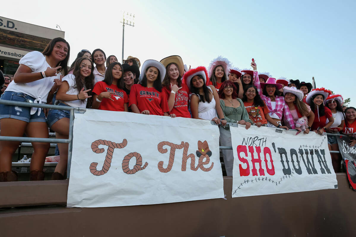 North Shore Mustangs take down Westfield to remain perfect