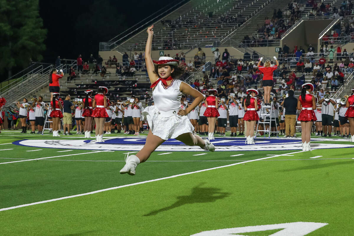 North Shore Mustangs take down Westfield to remain perfect