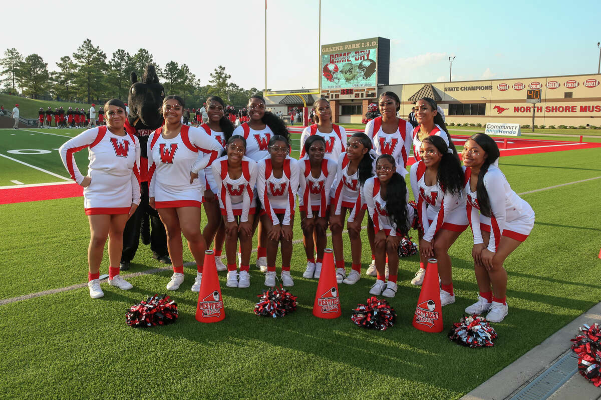 North Shore Mustangs take down Westfield to remain perfect North Shore Mustangs take down Westfield to remain perfect