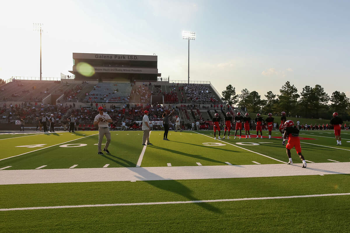 North Shore Mustangs take down Westfield to remain perfect North Shore Mustangs take down Westfield to remain perfect