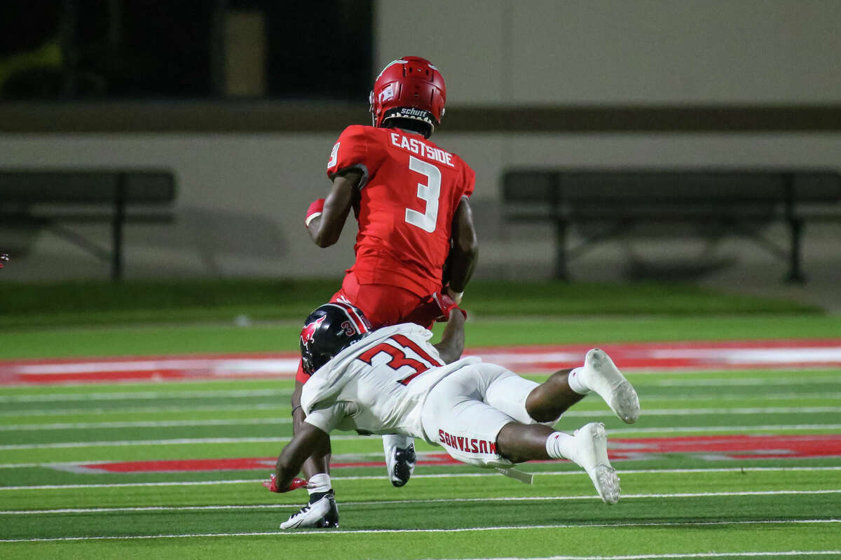 North Shore Mustangs take down Westfield to remain perfect