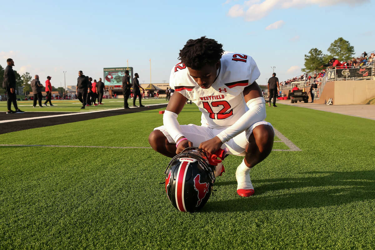 North Shore Mustangs take down Westfield to remain perfect