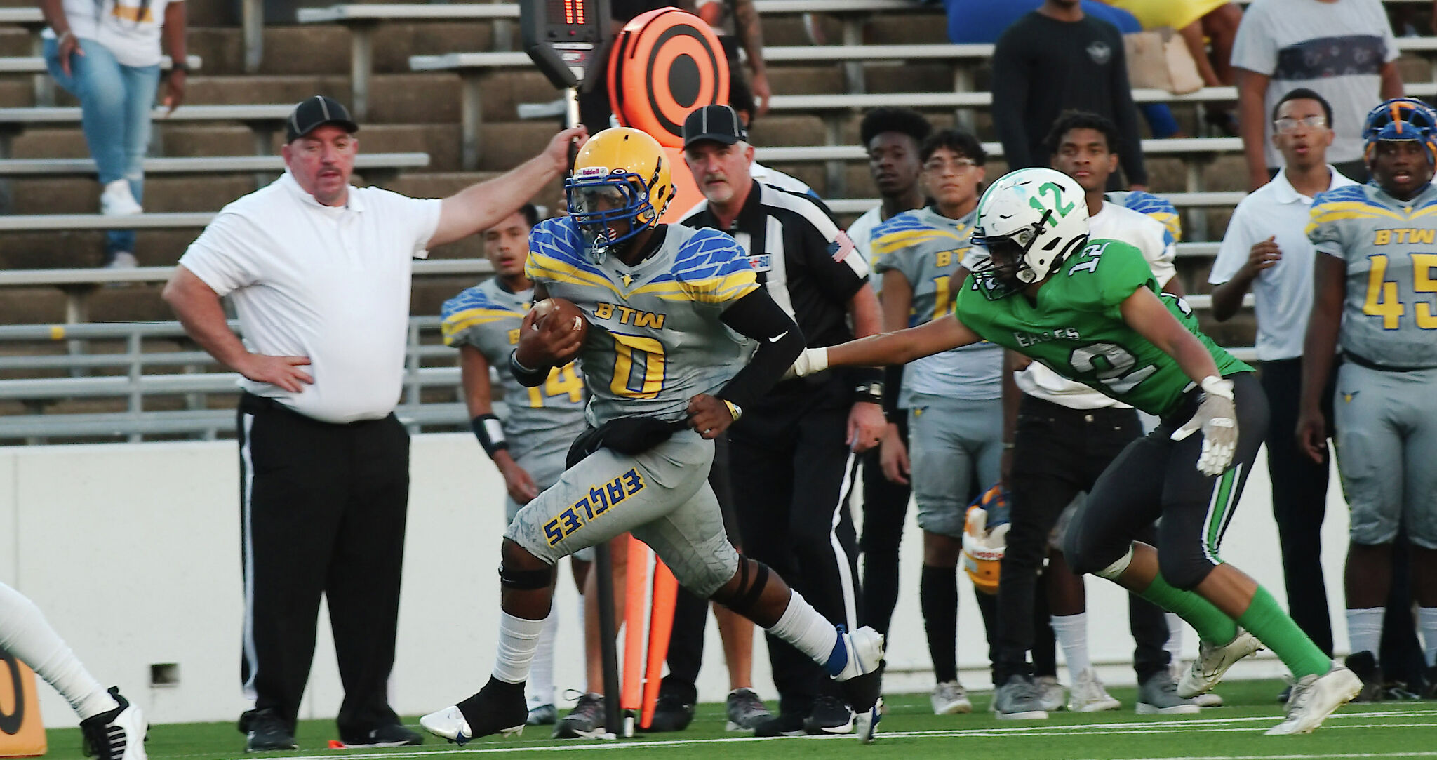 Andre Walker II, Washington put down Pasadena