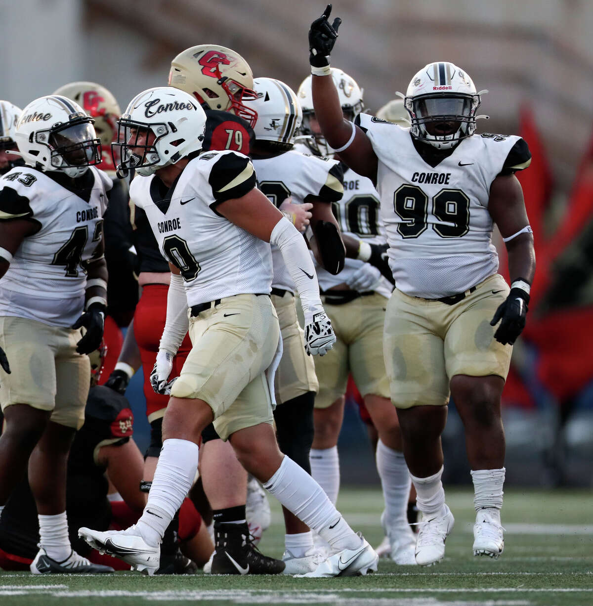 Conroe Tigers roll past Caney Creek Panthers