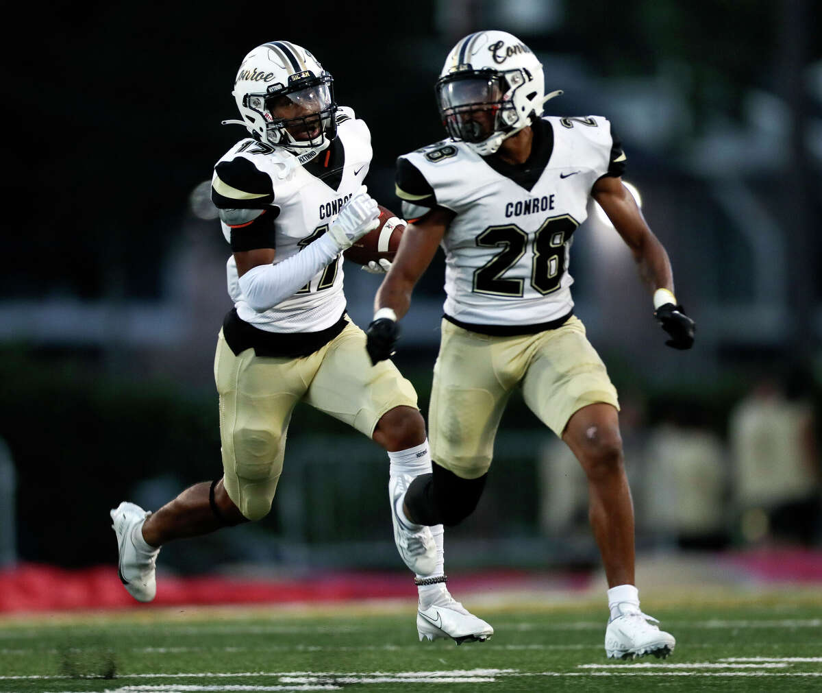 Conroe Tigers roll past Caney Creek Panthers