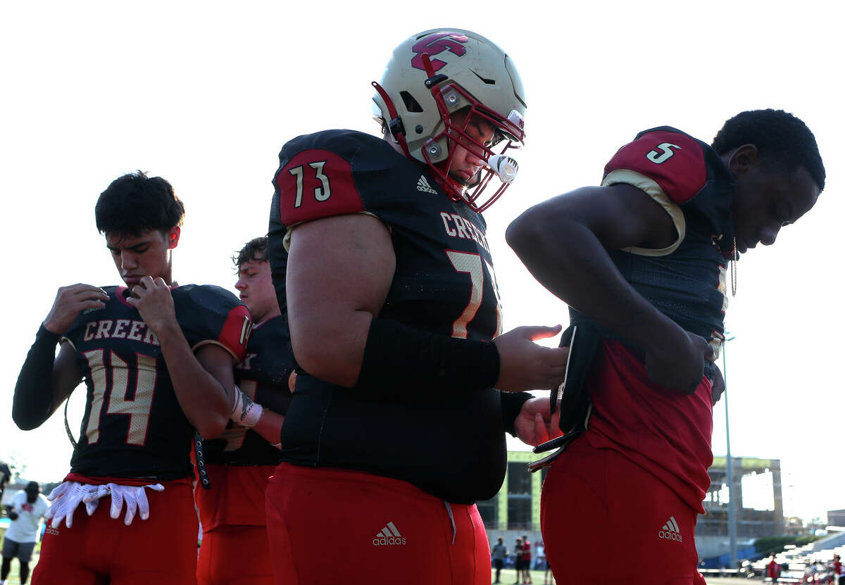 Conroe Tigers roll past Caney Creek Panthers