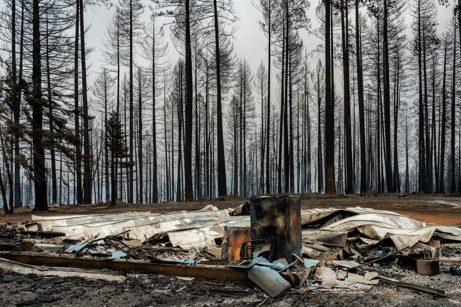 California fires: Mosquito Fire bears down on Volcanoville