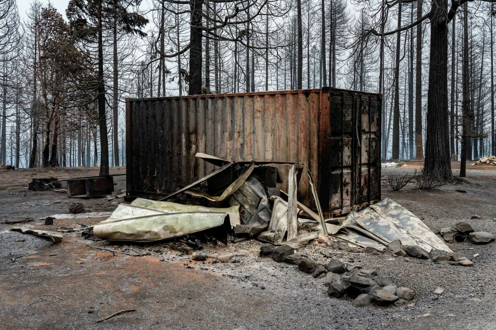 California fires: Mosquito Fire bears down on Volcanoville