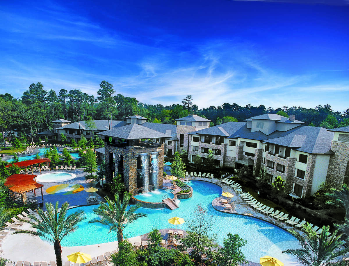 9 luxe Houston hotels that offer day passes to their pools