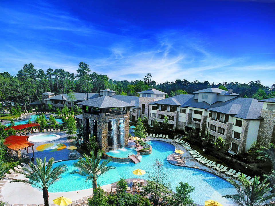9 luxe Houston hotels that offer day passes to their pools