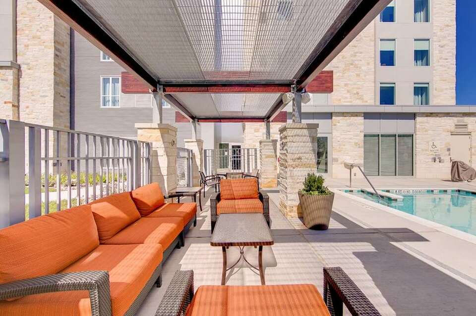 9 luxe Houston hotels that offer day passes to their pools