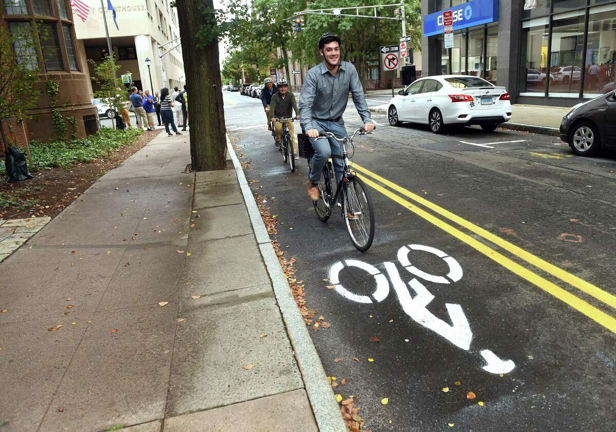 New Haven dedicates new ‘contra-flow’ bike lane on Wall Street downtown