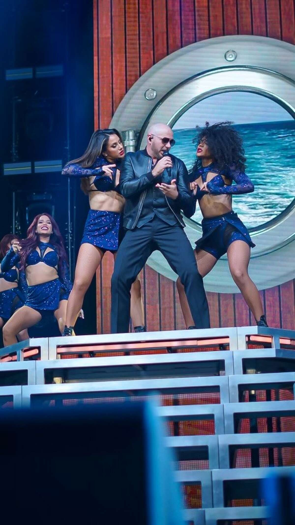 Photos: Pitbull, Iggy Azalea pack Laredo's Sames Auto Arena with fans
