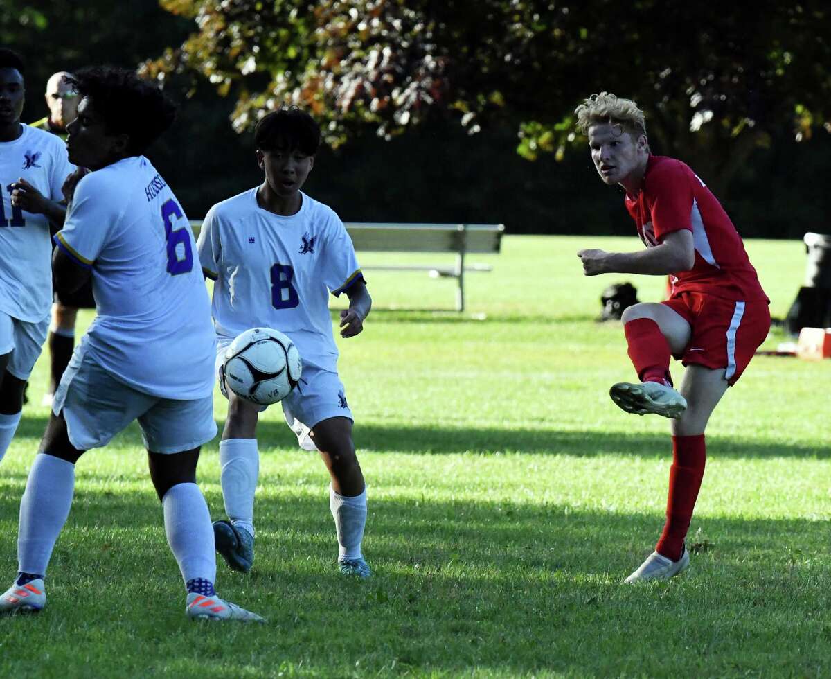 Maple Hill boys' soccer look to color fall with another deep playoff run