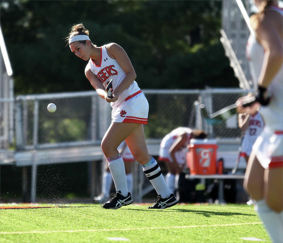 Edwardsville, Ursuline Academy finish in tie