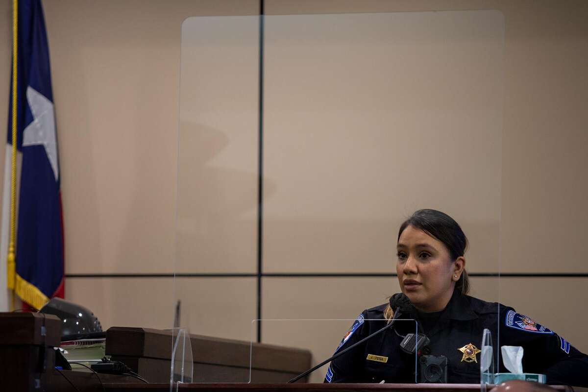 Vela brought deputies to store that accused her son of theft