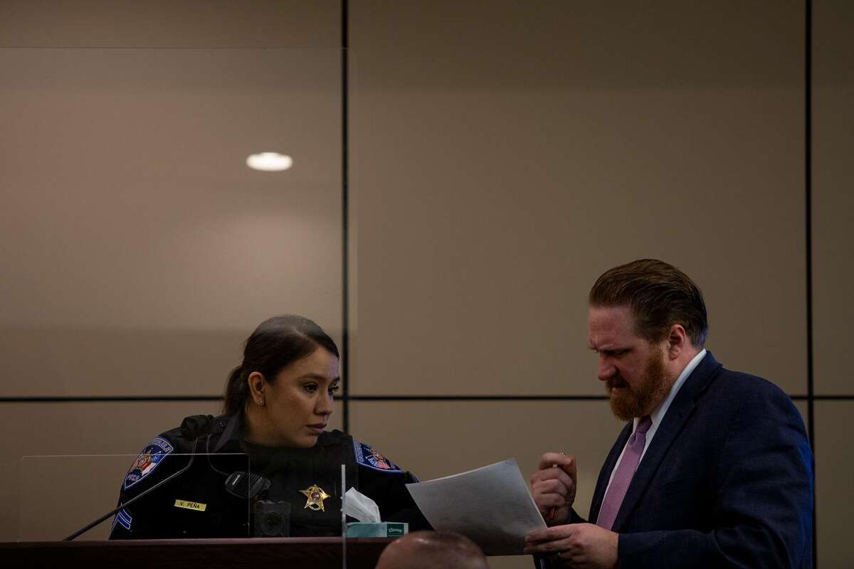 Vela brought deputies to store that accused her son of theft