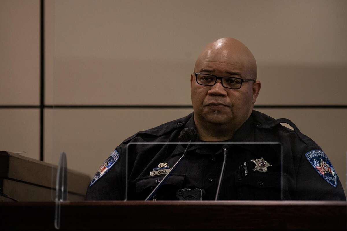 Vela brought deputies to store that accused her son of theft