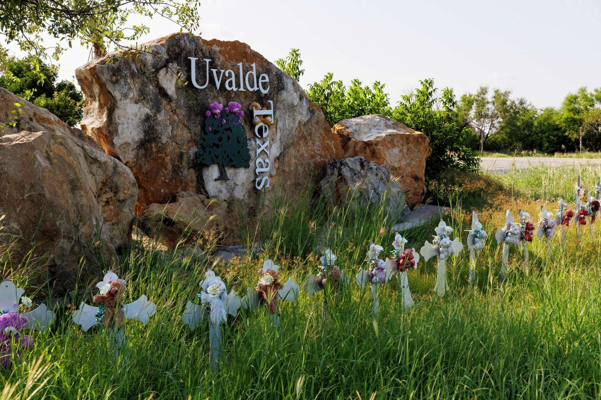 Uvalde’s new 911 dispatch center won’t cure radio ‘dead spots’