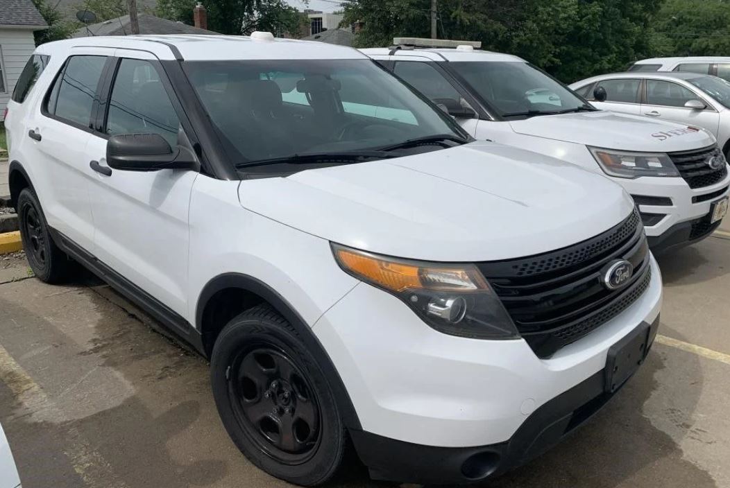 County selling 7 retired police vehicles