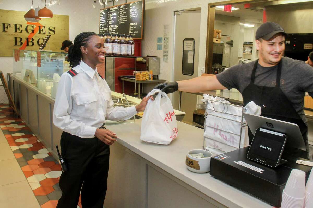 Army vet pitmaster at Feges serves free barbecue to veterans