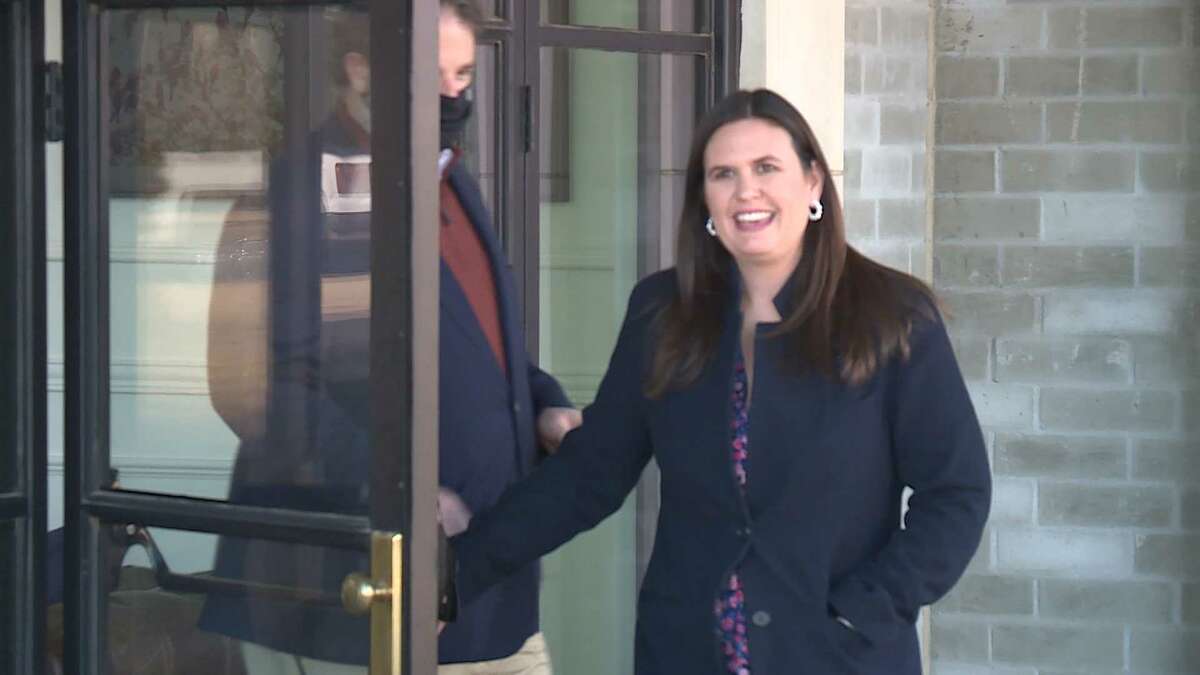 Sarah Huckabee Sanders undergoes surgery for thyroid cancer