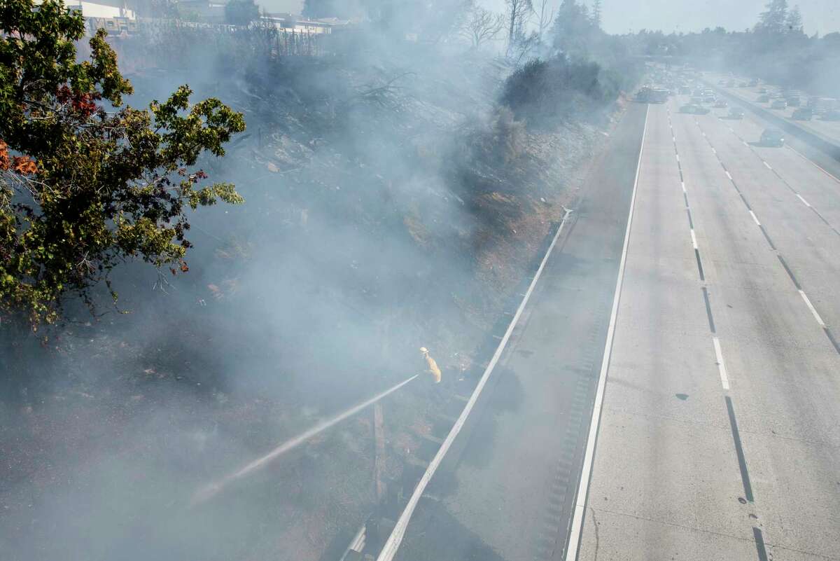 Fire erupts in Oakland, I-580 closed and two structures burned