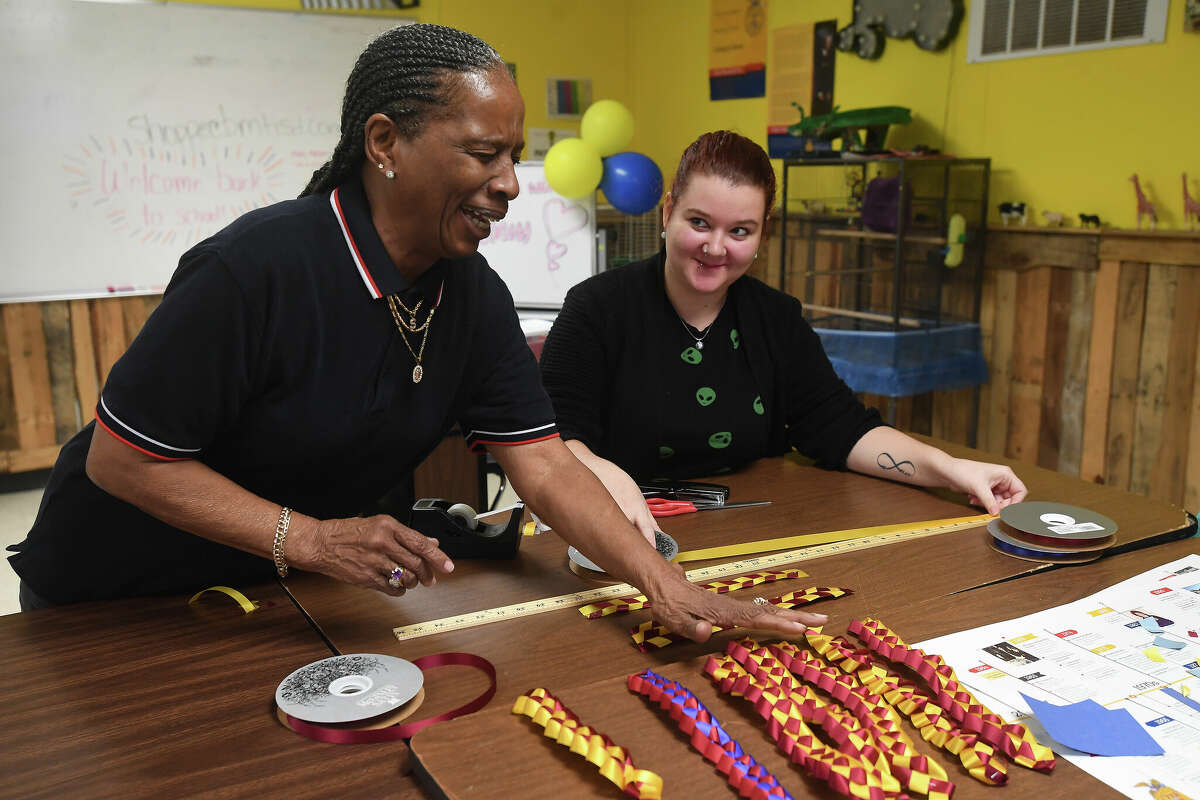 Beaumont ISD agriculture students are adding homecoming mums to their ...