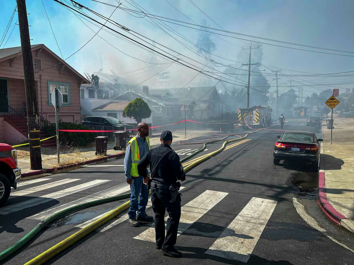 Fire erupts in Oakland, I-580 closed and two structures burned