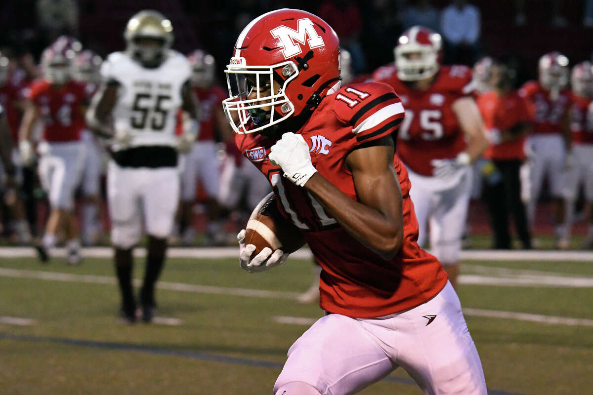 Jason Champagne lead Masuk's CIAC football win over ND-Fairfield