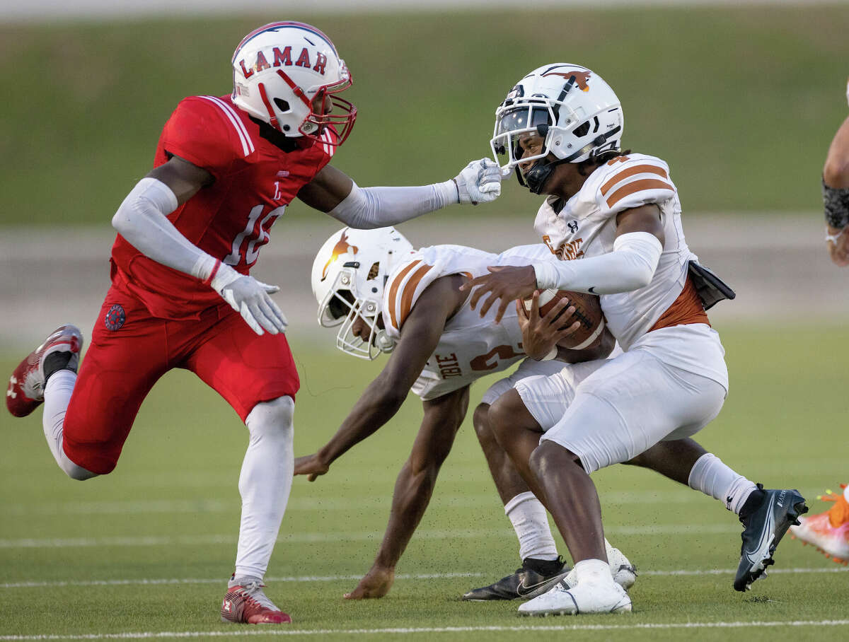 Lamar Texans rout Dobie Longhorns, cap nondistrict schedule