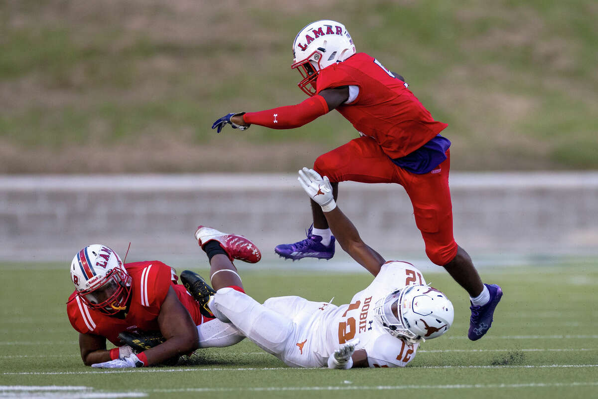 Lamar Texans rout Dobie Longhorns, cap nondistrict schedule