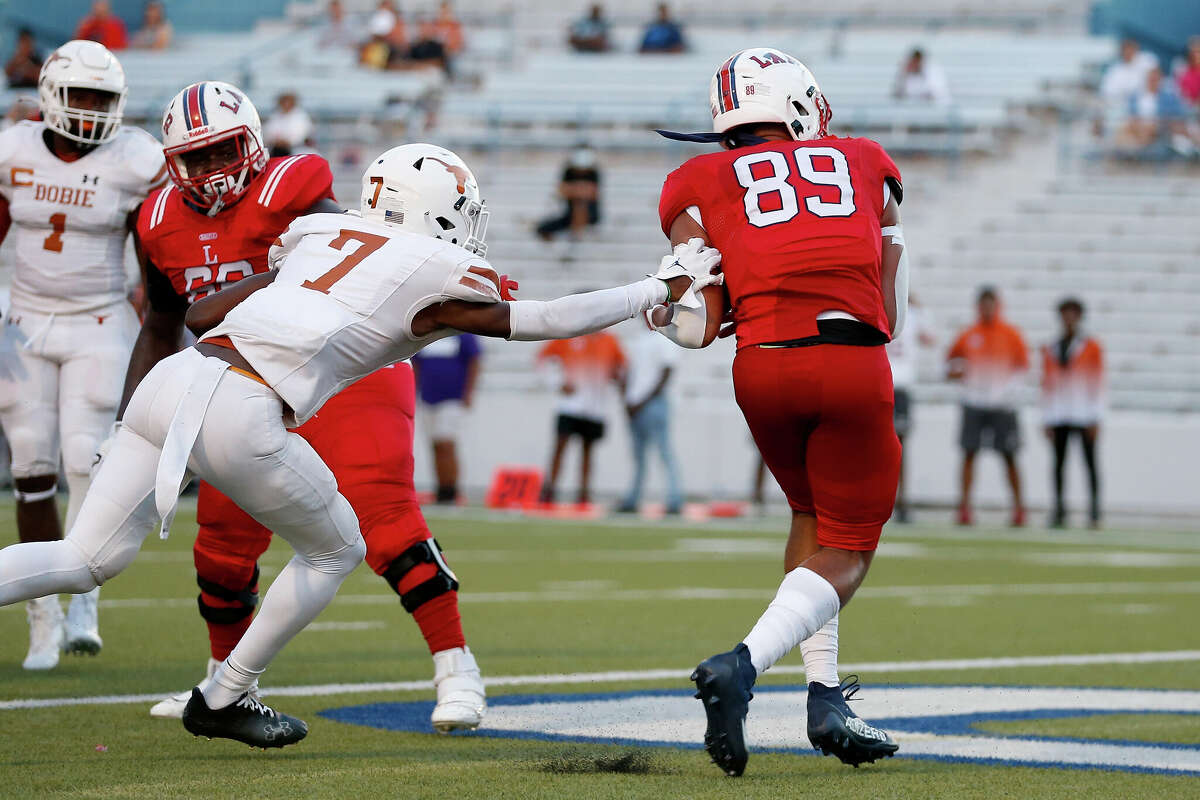 Lamar Texans rout Dobie Longhorns, cap nondistrict schedule