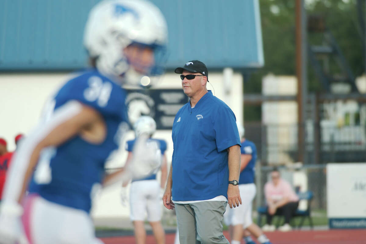 Manvel Mavericks bounce back against Friendswood Mustangs