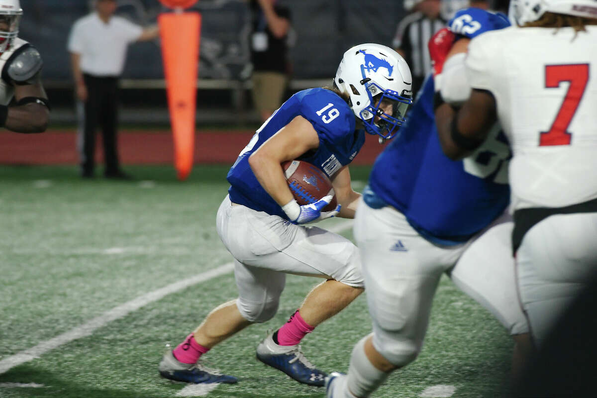 Manvel Mavericks bounce back against Friendswood Mustangs