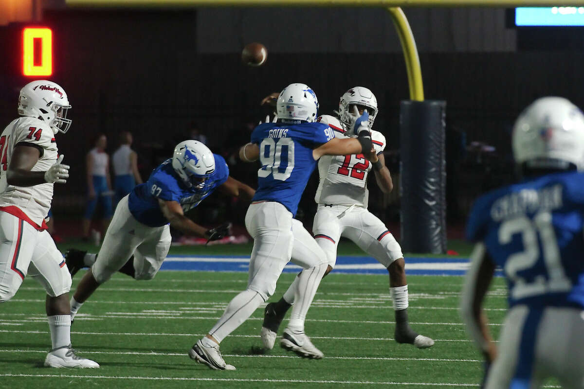 Manvel Mavericks bounce back against Friendswood Mustangs