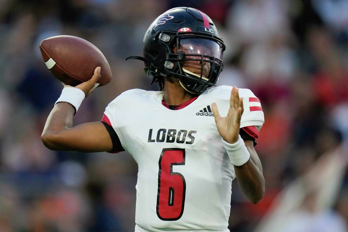 Langham Creek Lobos knock off Bridgeland Bears