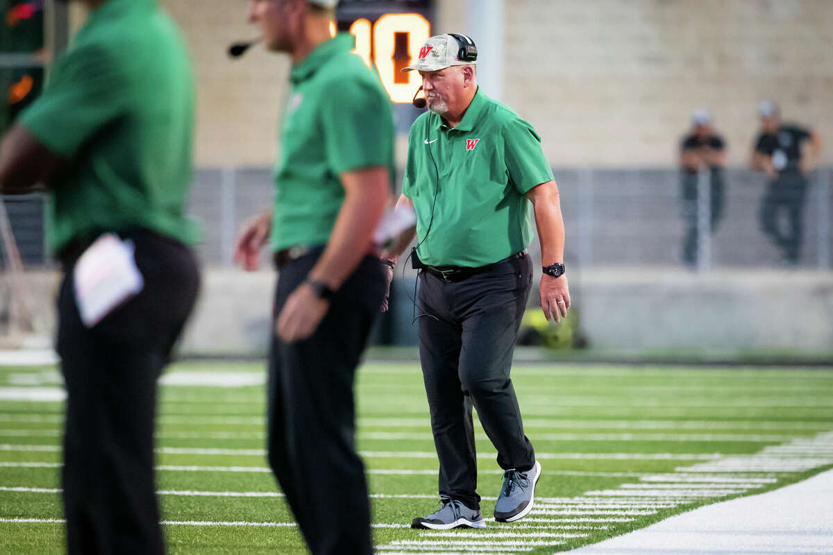 New Caney Eagles defeat The Woodlands Highlanders